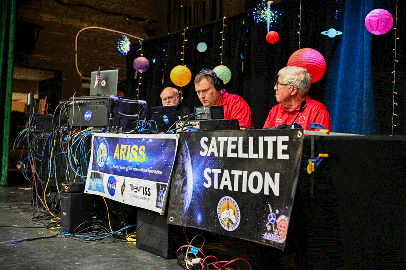 Pinecrest students reach for the stars in radio contact with NASA ...